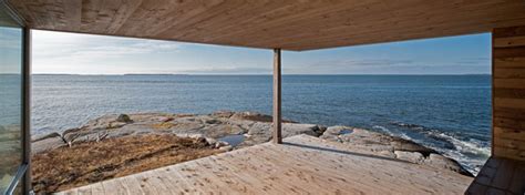 Elongated Waterfront House With Amazing Sea Views