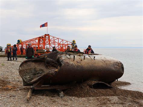 Хөвсгөл нуурт живсэн шатахуун тээврийн чиргүүл ёмкостийг татан гаргалаа Isee Mn