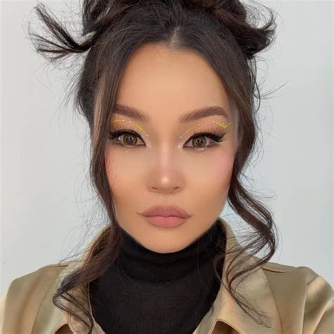 Ямар ч хүн ээждээ нялхаараа харагддаг Миний хүү чинь ээжийгээ жаргааж ч байсан зовоож ч