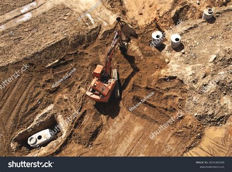 위에서 본 굴삭기 137개가 넘는 로열티 프리 라이선스 대상 스톡 사진 Shutterstock