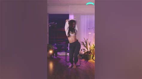 엔믹스 설윤 탄탄한 복근 회색 레깅스 하체라인 보름달 커버댄스 Youtube