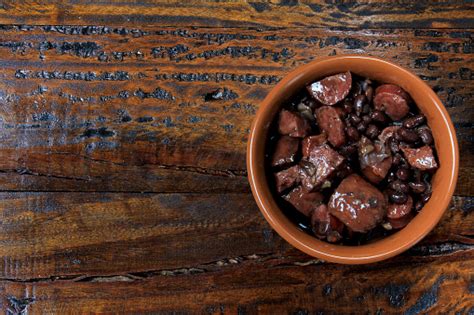 Feijoada 전통 브라질 요리 접시 나무 배경 상위 뷰 격리와 냄비 페이조아다에 대한 스톡 사진 및 기타 이미지 페이조아다 0명 갈색 Istock