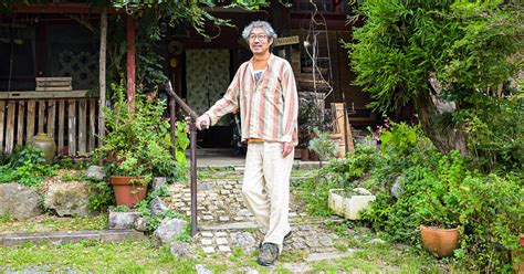 ハーブ研究家・ベニシアさん夫の梶山正さんが明かす「最後の日々」〈2〉“壮絶介護”で感じた苦悩と後悔 女性自身