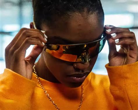 New Oakley Sunglasses Feature Over The Nose Lens Unofficial Networks