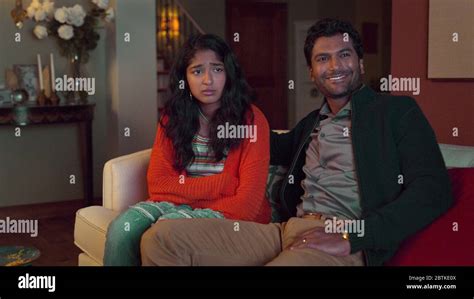 Never Have I Ever From Left Maitreyi Ramakrishnan Sendhil Ramamurthy Pilot Season 1 Ep