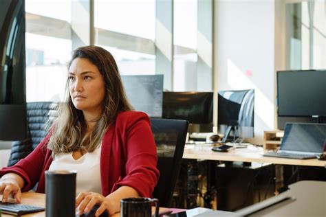 Premium Photo Woman Working On A Computer In The Office