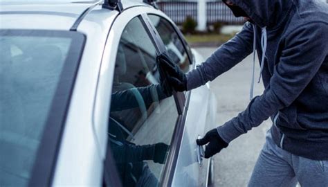 3 ма мъже от Врачеш откраднаха 300 лева от товарен автомобил паркиран в селото Ботевград