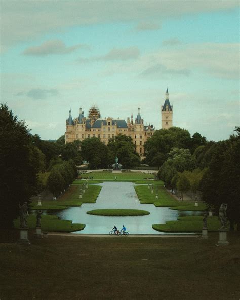 건축 경치 경치가 좋은 고딕 양식의 건축물 고요한 공원 관광 관광 명소 궁전 나무 낮 녹지 독일 랜드마크 로맨틱한 건축 르네상스 건축