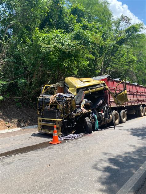 Acidente Entre Carro E Caminhão Deixa Feridos Na Br 153 Próximo A