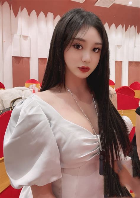 名妖对决 ️ ts 冉冉·粥粥 ️·。冉冉：妹妹想要什么呀，艹小骚逼是吗，骚货你竟然喷了 粥粥：艹我，我好难受~~~