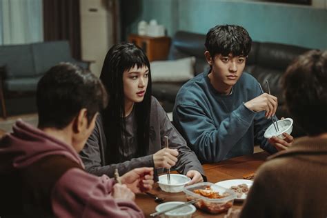 보도자료 쿠팡플레이 시리즈 ‘가족계획 역대 쿠팡플레이 시리즈 첫 주 시청량 시청자수 1위 공개되자마자 인기작 1위 압도적 화제성 증명 쿠팡 뉴스룸