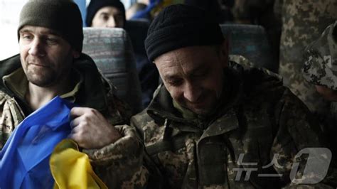 우크라 러시아 전쟁포로 300명 교환…uae 중재 뉴스1