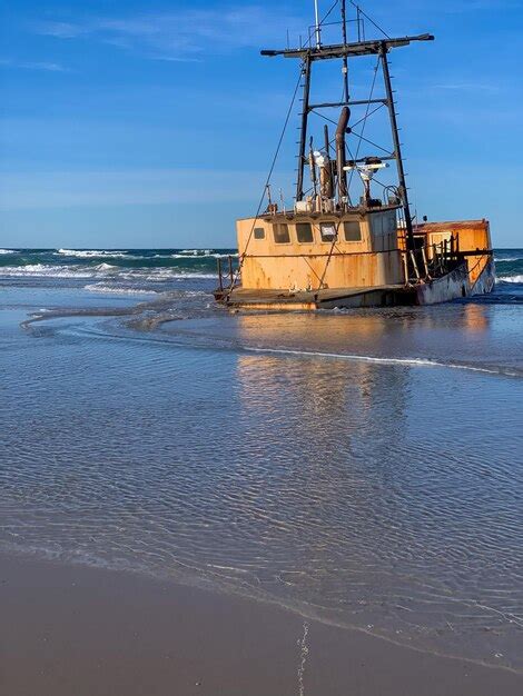 Premium Photo Shipwreck On Sea Shore Against Sky Outer Banks North Carolina