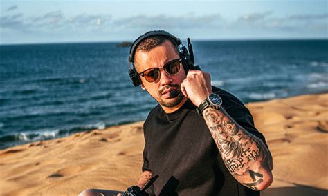 A Complete Guide To The Marine Wireless Intercom Headset Synco