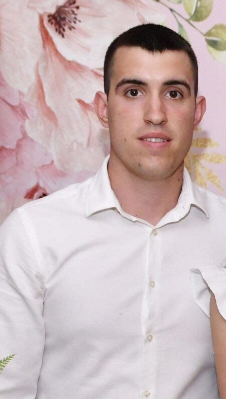 Млад мъж изчезна в Сливен близките му го издирват