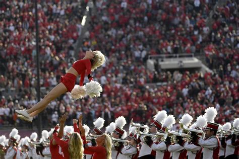Football World Reacts To The Utah Cheerleader Video The Spun