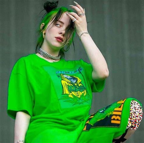 عجیب و غریب‌ترین لباس‌هایی که فقط بیلی آیلیش جسارت پوشیدنشان را دارد چی بپوشم