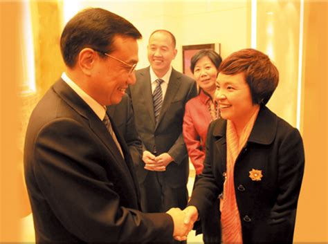 中共中央政治局常委国务院总理李克强亲切接见周家口食品总裁黄玉清 河南周家口食品有限公司 官方网站