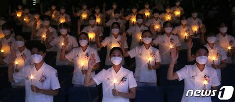 나이팅게일 선서하는 간호사관학교 2학년 생도