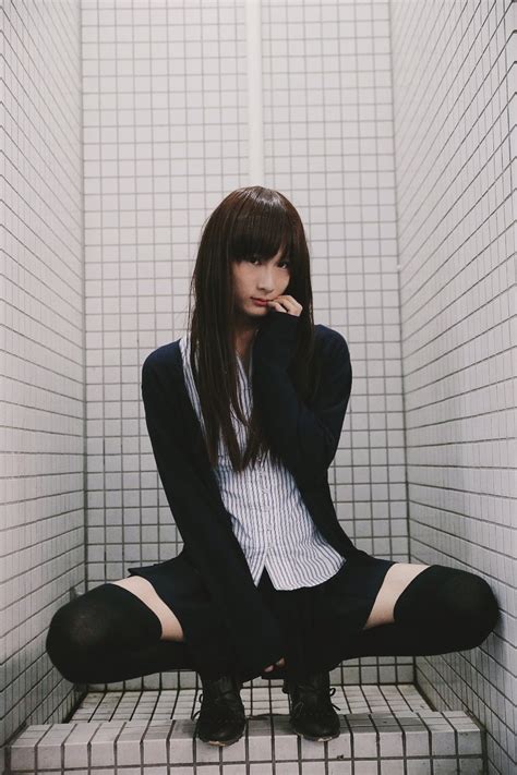 【18歳～20代女装娘エロ画像】自分でミニスカをめくってパンモロする制服姿がエッチ過ぎる男の娘 Xtcblarちゃん 18歳～20代 素人女装娘エロ画像エロ動画まとめ