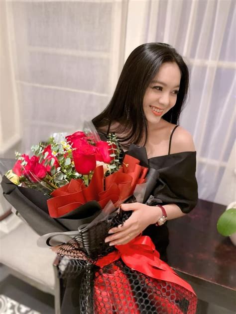 កំពូលតារាស្រីរមទម្យ ទោះកាលៈទេសៈណាក៏ សុខ ស្រីនាង មិនខ្ចីស្លៀកស៊ិចស៊ី Khmerload Cambodia