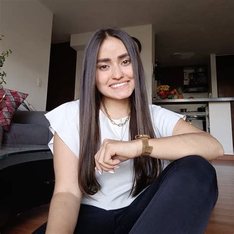 D A H A N A R A M R E Z Daha M Ramirez Threads Say More