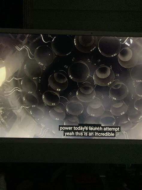 스타쉽 로켓 엔진 부품 근접 사진 촬스의 이슈와 유머