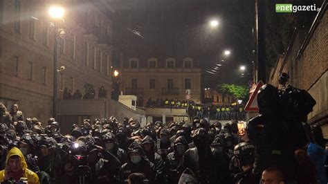 აქციის მონაწილეები ოცნების ოფისთან მივიდნენ და ხორუმს ცეკვავენ [video] Netgazeti • რუსული