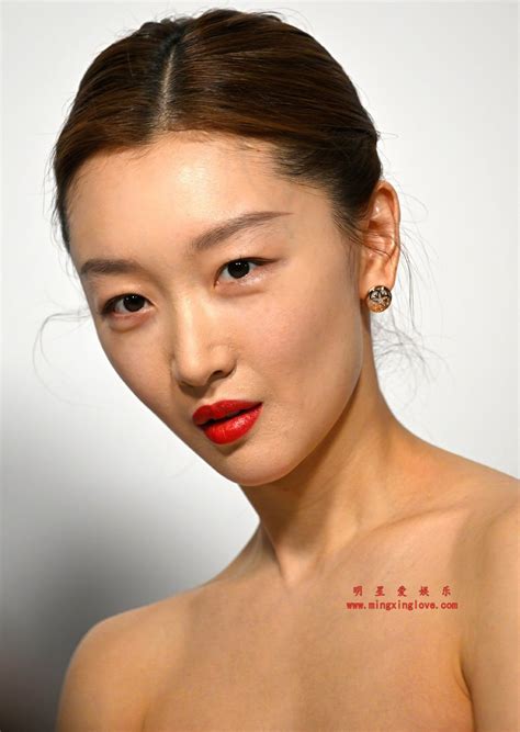 Mingxinglove On Twitter 周冬雨 欧米茄发布会现场花絮照片，大尺度抹胸礼服造型，放大可看清肌肤纹理，高清4k分辨率原图无修 生图 下载 明星生图