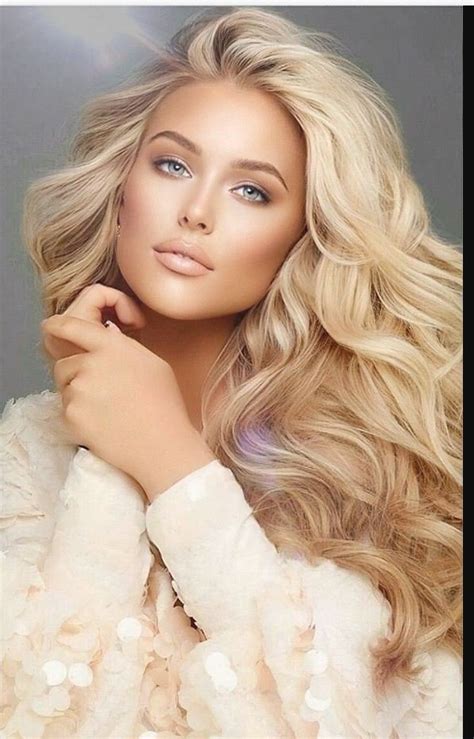 Solve Beautiful Woman With Color Assisted Hair Jigsaw Puzzle Online