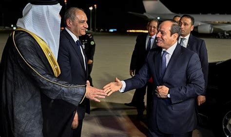 الرئيس السيسي يغادر الرياض بعد انتهاء القمة العربية الصينية الأسبوع