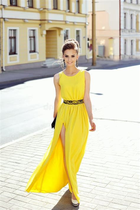 Jeune Femme Magnifique Avec La Peau Parfaite Image Stock Image Du Parfait Fille