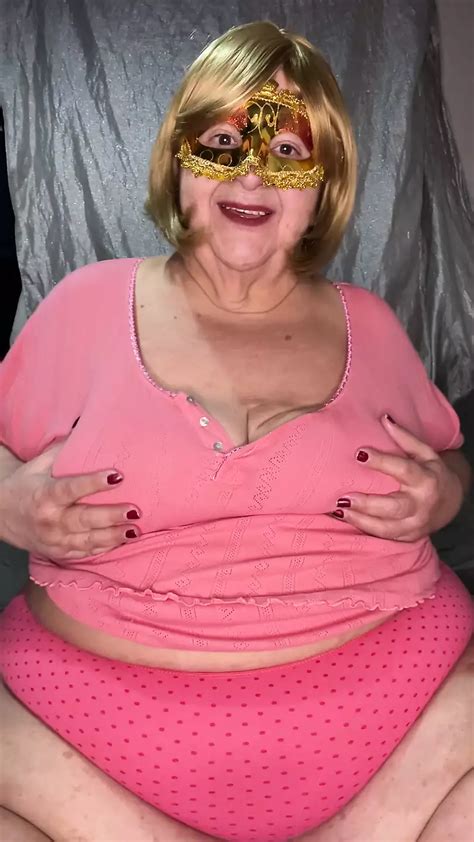Hermosa rubia puma la abuela tiene deseos muy calientes y su coño está mojado xHamster