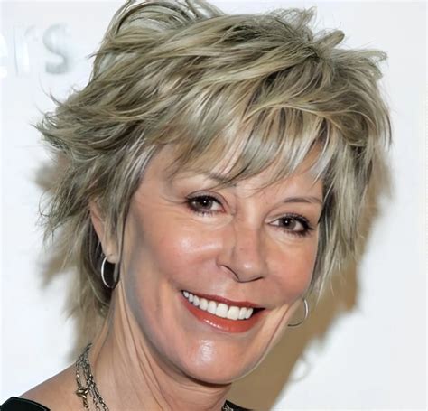Quelle Coupe De Cheveux Court Pour Femme De 70 Ans 4 Idées Anti âge à Piquer Sans Hésiter Pour
