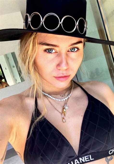 Miley Cyrus Live Stream 04 14 2020 • Celebmafia