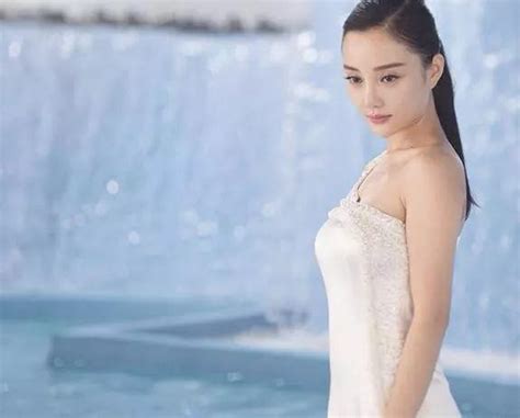 李小璐終於發聲，沒想到卻引起眾怒，網友們：為賈乃亮感到不值得 每日頭條