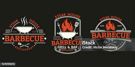 Bbq 로고 또는 라벨 세트 바베큐 그릴 아이콘입니다 불 그릴 포크 및 주걱이있는 레스토랑 엠블럼 스테이크 하우스 빈티지 디자인 벡터 그림입니다 바베큐그릴에 대한 스톡 벡터