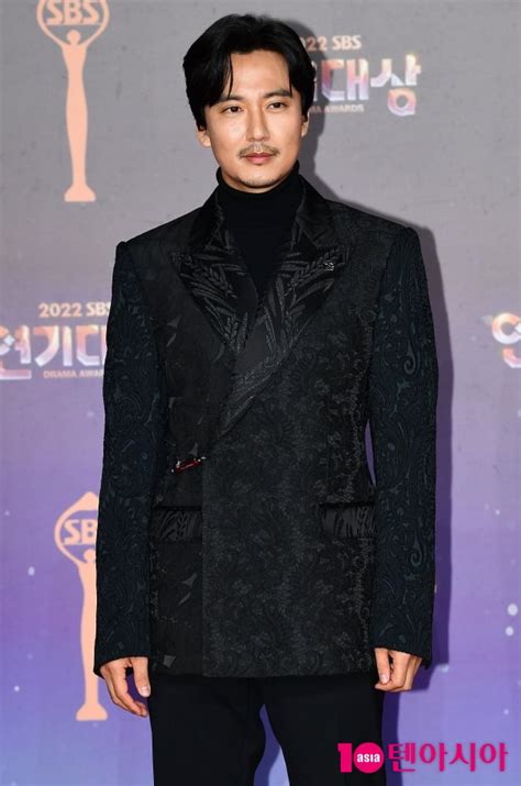 Ten 포토 김남길 품격이 다른 카리스마 텐아시아