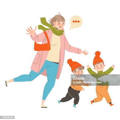 피곤한 엄마가 어린 소년을 쫓아 다니며 시끄럽고 장난 꾸러기 아이 벡터 일러스트 레이 션의 스트레스와 피로를 느끼려고 옷을 입으려고합니다 개념에 대한 스톡 벡터 아트 및