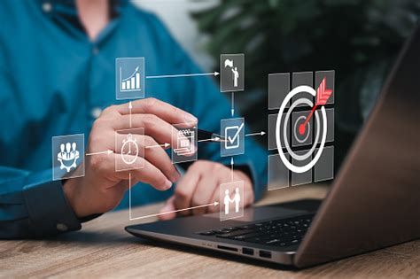 워크 플로우 및 작업 대상 순서도를 사용한 비즈니스 프로세스 자동화 비즈니스맨은 성공을위한 회사의 플로우 차트 관리 조직을 사용 기업 성장 목표 설정 전략 단계 개발에 대한