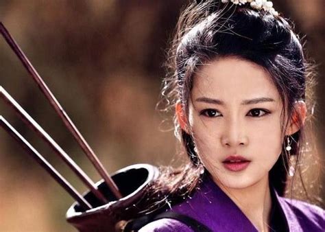 別吃戀情的瓜了，快來看一下李沁和肖戰的新劇《狼殿下》吧！ 每日頭條