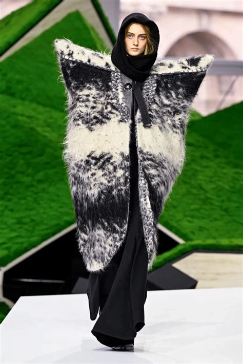 Louis Vuitton Fall 2026 Runway Features Avant Garde Silhouettes And
