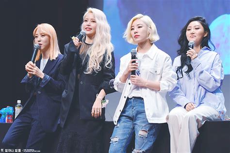 180317 Sangam ‘yellow Flower Fansign © 별 하나 별 둘 Contact Site