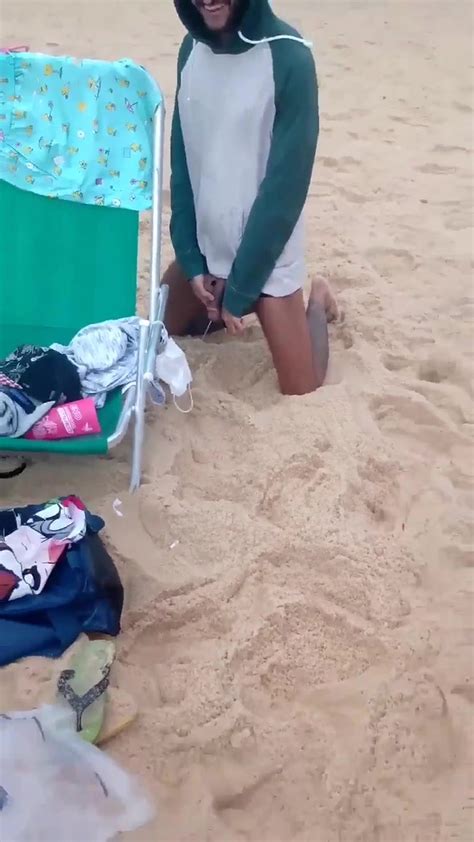 Pissing At The Beach Video Thisvid Com