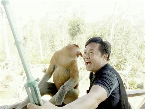 眭澔平 感謝大家支持我繼續的旅程，我剛飛抵東馬婆羅洲就發生大雷雨，飛機無法降落又折回亞庇，半夜才到沙巴山打根，實在