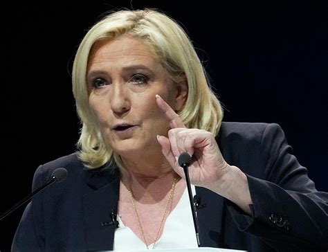 Srna ЛЕ ПЕН МАКРОН САМ ОДЛУЧУЈЕ О СВОЈОЈ ОСТАВЦИ