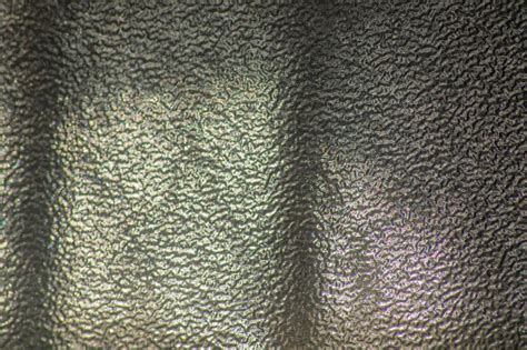 자연 채광 아래 엠보싱 유리 표면의 예 배경 텍스트 디자인 아이디어 및 사람들이 매일 관찰하는 일상적인 것들로부터 추상화의 주제에 대한 공백 갈색에 대한 스톡 사진 및 기타