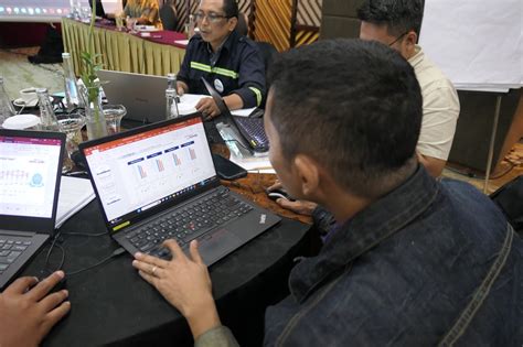 Training Smart Data Visualization For Business Presentation Batch 4 Meratus Line Presenta