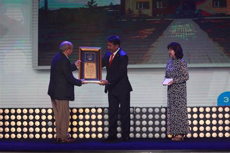 Монгол улсын ерөнхий сайд эмч нарын Vi их хуралд үг хэлэв