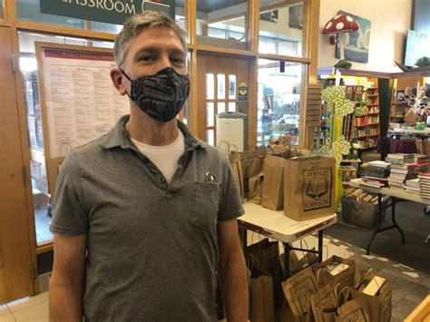 A Magic To It Winnipegs Mcnally Robinson Celebrates 40 Years In Book Business Cbc News